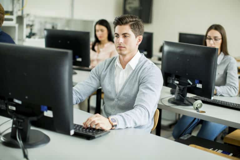 Den Führerschein bestehen: Theorie & Praxis meistern